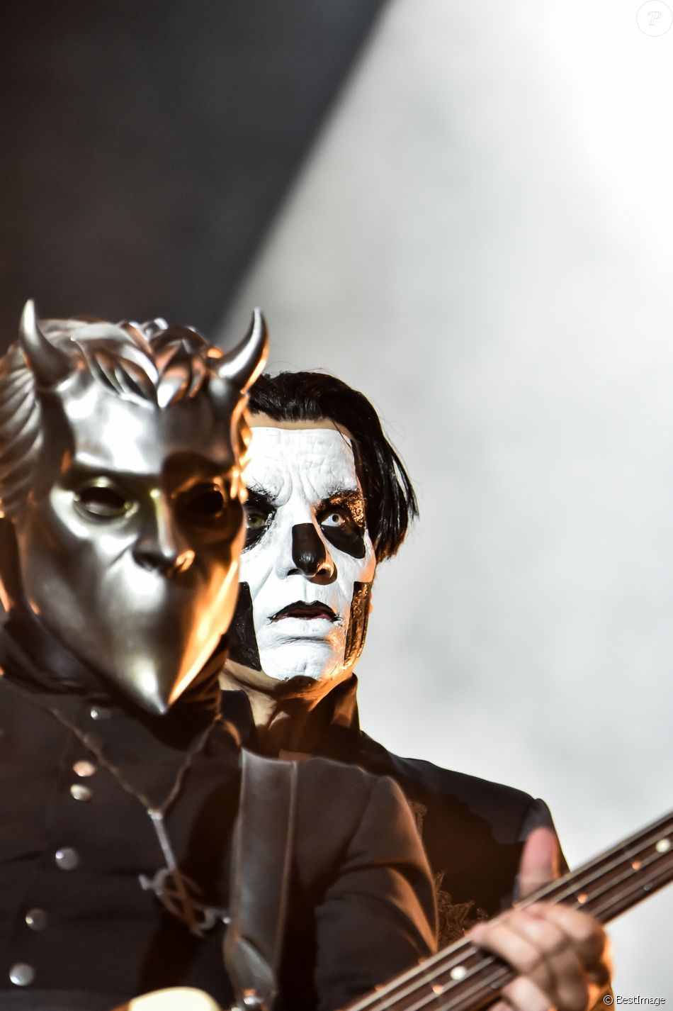 Le groupe Ghost lors du Download Festival, première édition en France ...