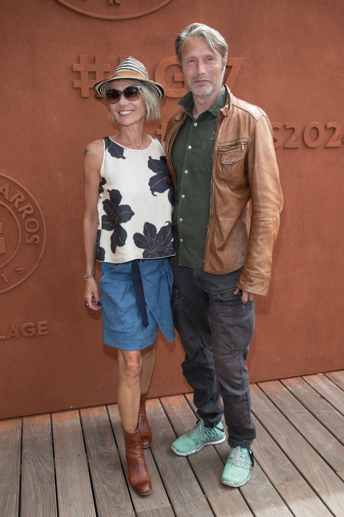 Photo : Mads Mikkelsen et sa femme Hanne Jacobsen au village lors de la ...