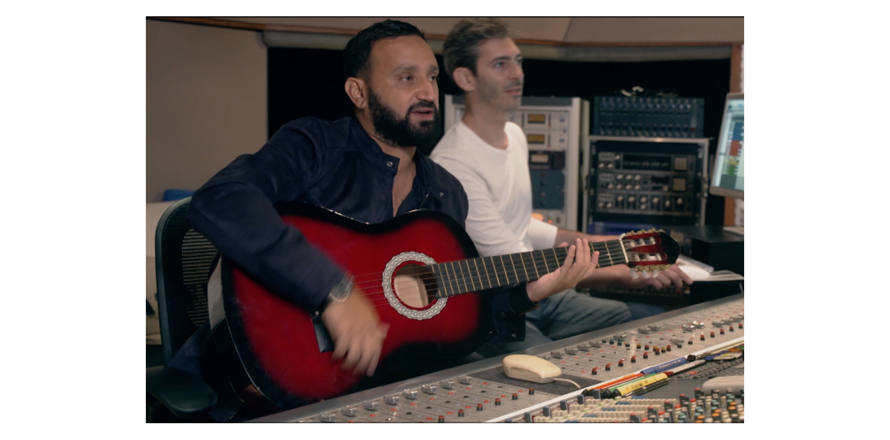 Nazim : Le faiseur de tubes d'Amir et Kendji chahuté par Cyril Hanouna ...