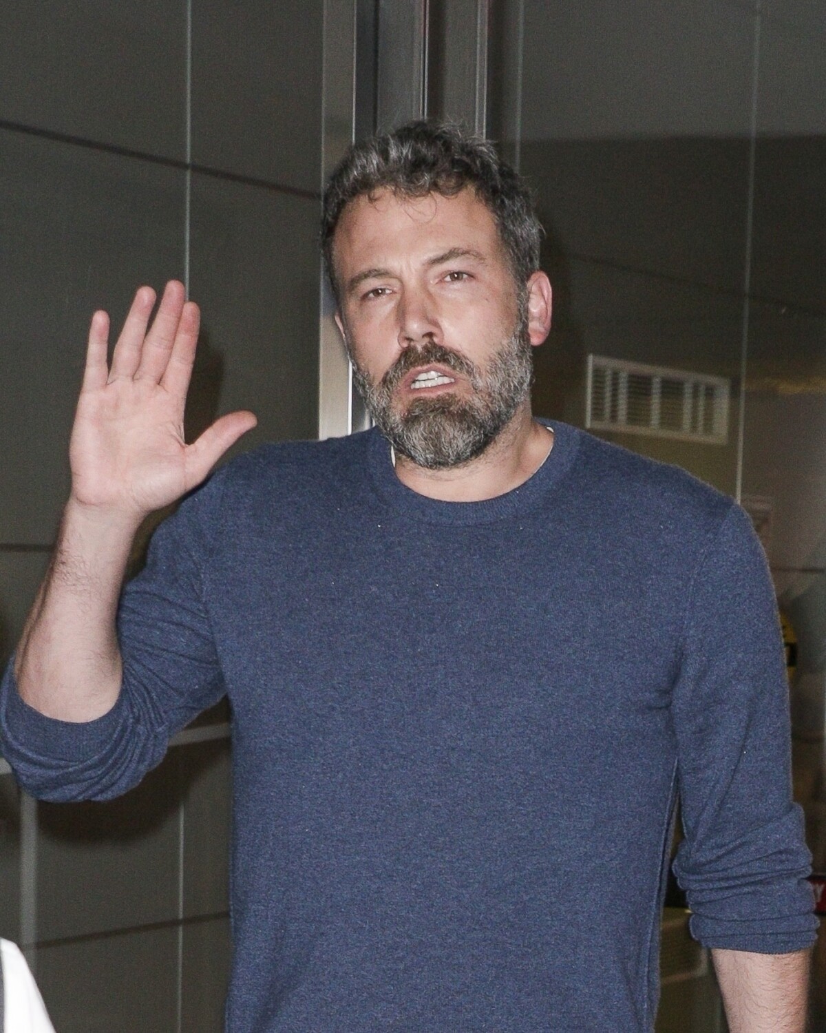 Photo : Exclusif - Ben Affleck arrive à l'aéroport de JFK en bayant à ...