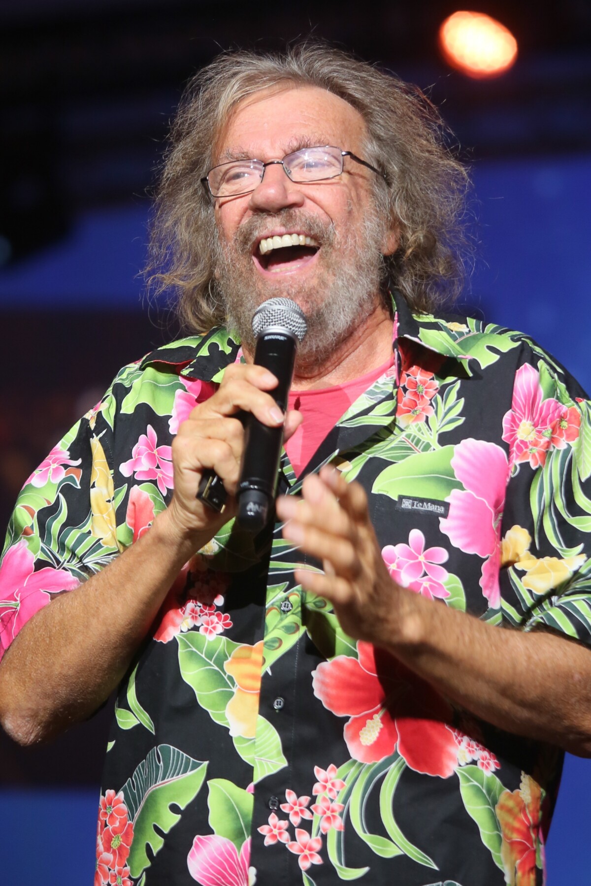 Photo : Le chanteur Antoine lors de la 13ème édition des trophées APAJH ...