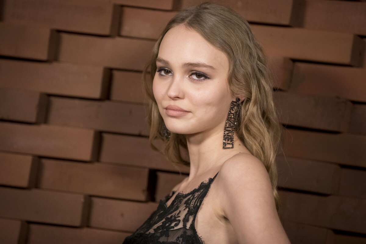 Photo : Lily-Rose Depp - Photocall du défilé Collection Métiers d'Art ...