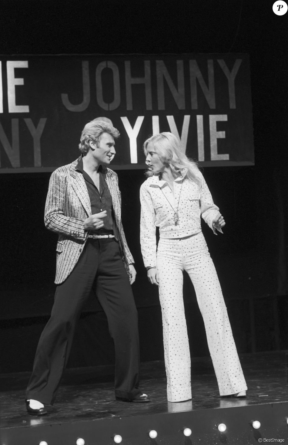Sur le plateau de l'émission Show Sylvie Vartan avec Johnny HALLYDAY, le 15 janvier 1975 ...