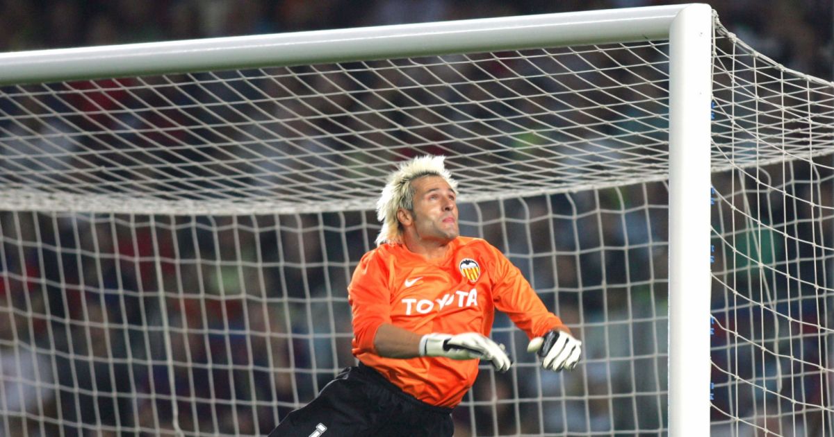 Santiago Cañizares lors d'un match Barcelone - Valence en Liga en ...