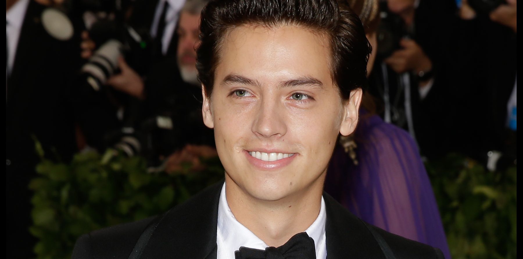 Lili Reinhart et Cole Sprouse (Riverdale) officialisent enfin leur ...