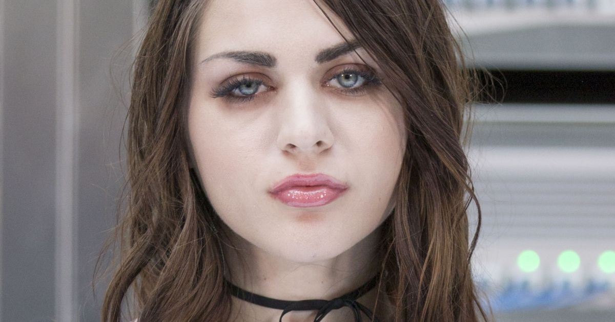 Frances Bean Cobain - People au défilé de mode Chanel, collection prêt ...