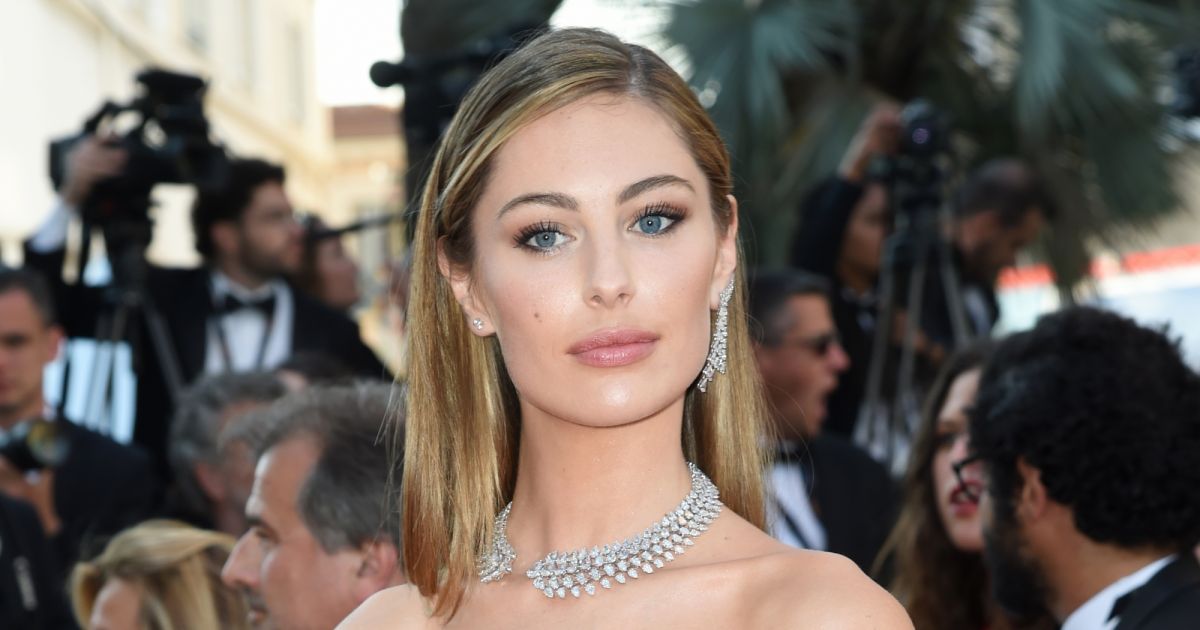 Mathilde Goehler - Montée des marches du film « L'Homme qui tua Don ...