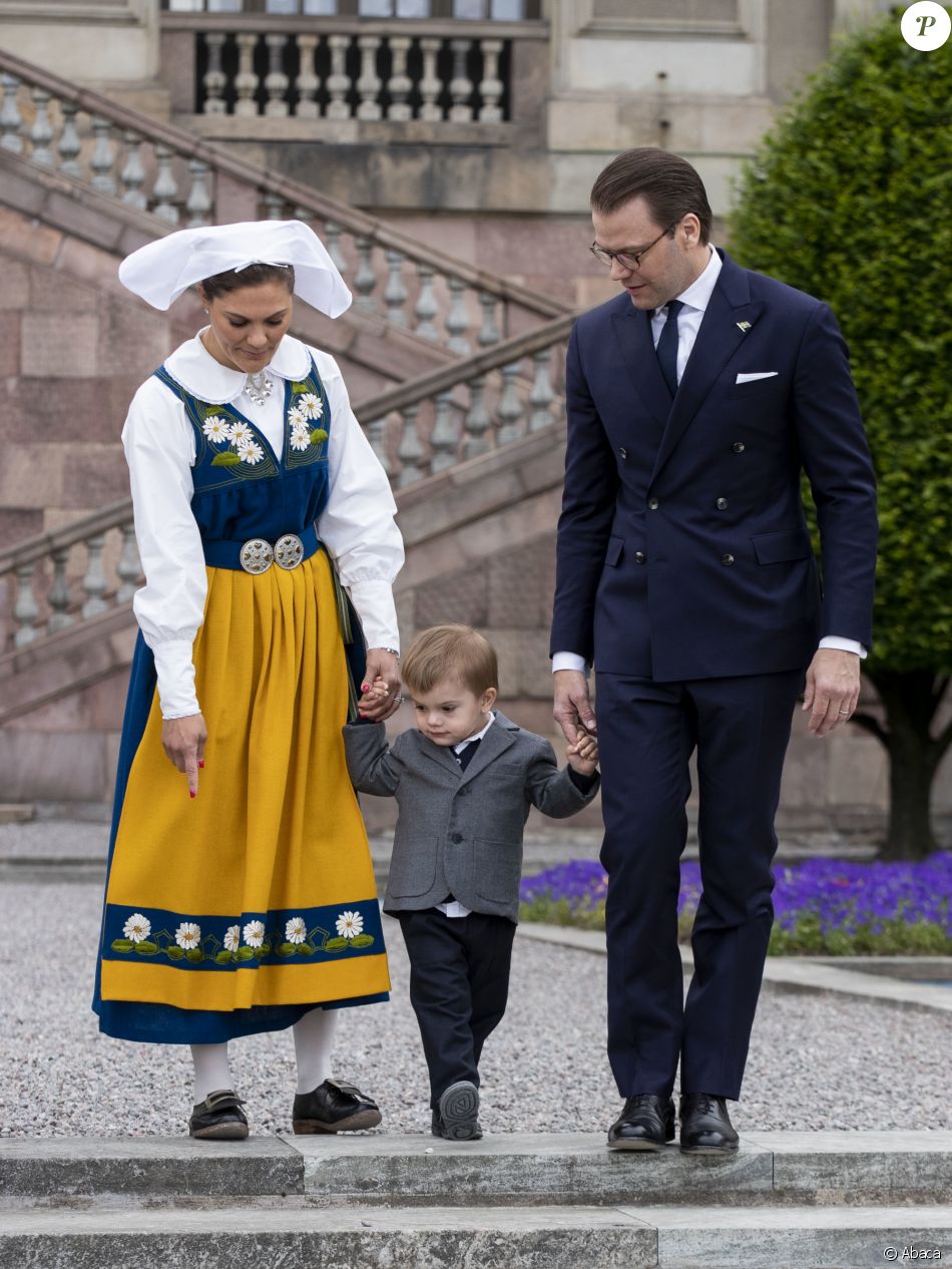 Le prince Oscar de Suède avec ses parents la princesse héritière ...