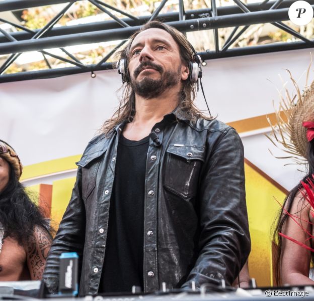 Bob Sinclar pose nu sur Instagram, ses fans s'enflamment - Purepeople