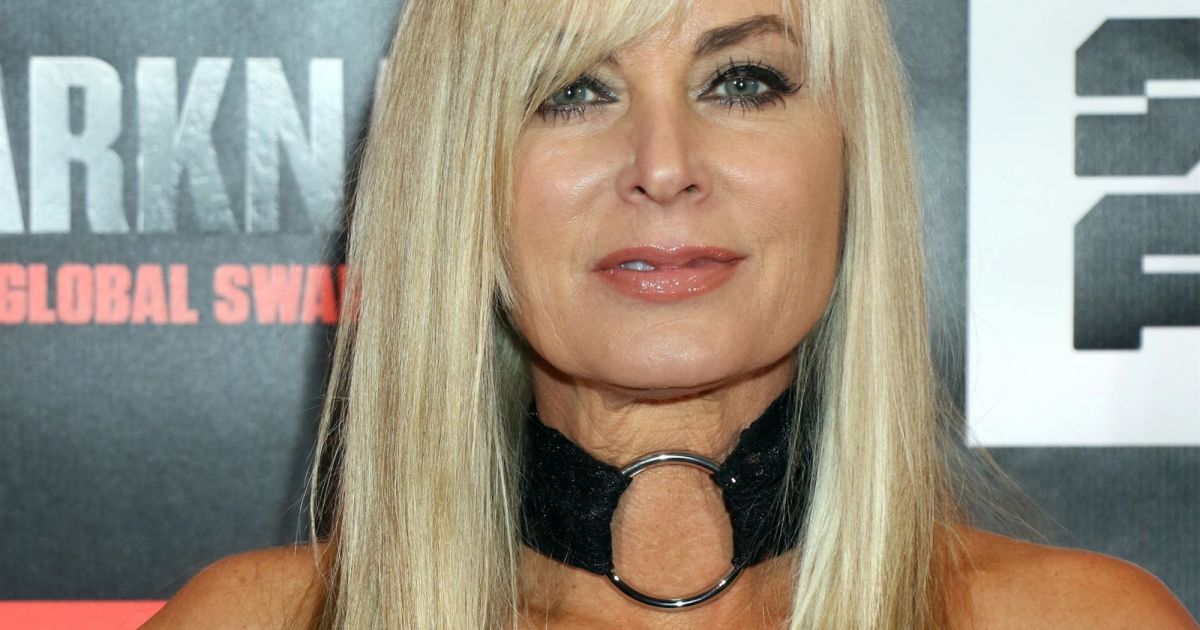 Eileen Davidson - Les célébrités arrivent à la première de 'Sharknado5 ...