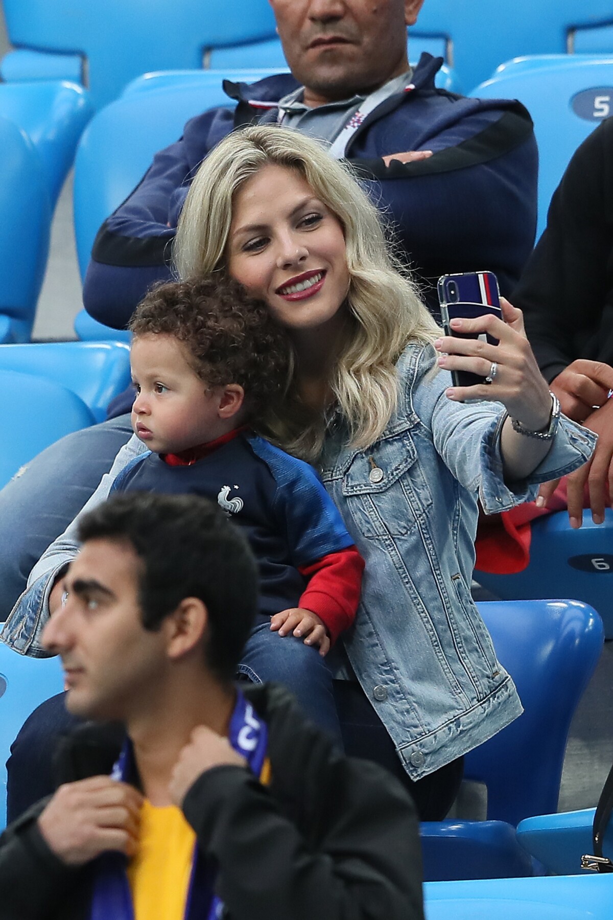 Photo : Camille Tytgat (femme de R.Varane) et son fils Ruben ...