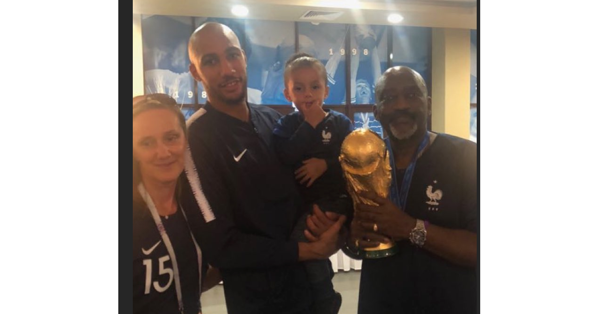 Steven Nzonzi en famille après la victoire des Bleus lors de la Coupe ...