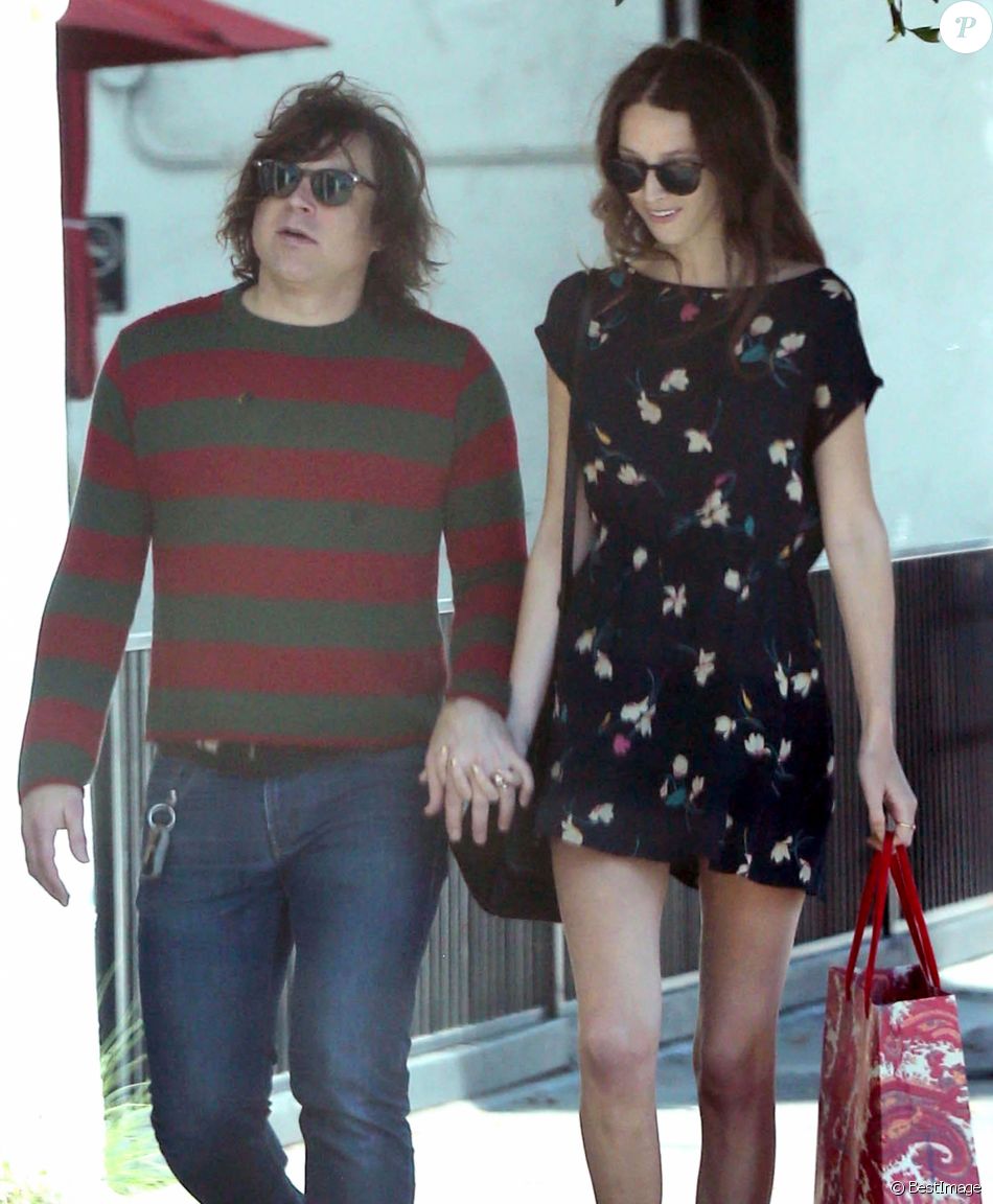 Exclusif - Ryan Adams et sa compagne Megan Butterworth font du shopping ...