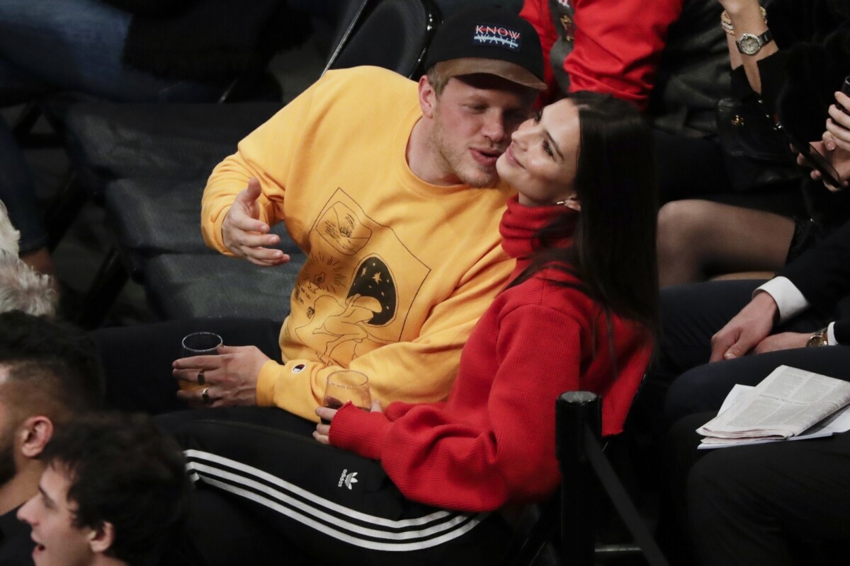 Photo : Emily Ratajkowski et son mari assistent à un match de NBA à New ...