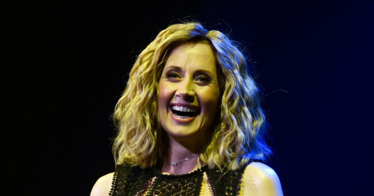 Lara Fabian présente sa "petite Kayla", les fans sous le charme ...