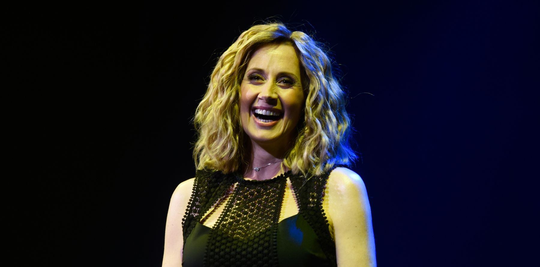 Lara Fabian présente sa "petite Kayla", les fans sous le charme ...