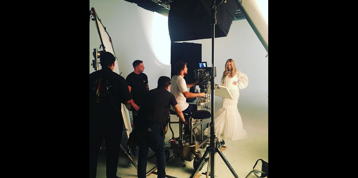 Photo : Lara Fabian sur le tournage du clip de Papillon. Instagram, le ...