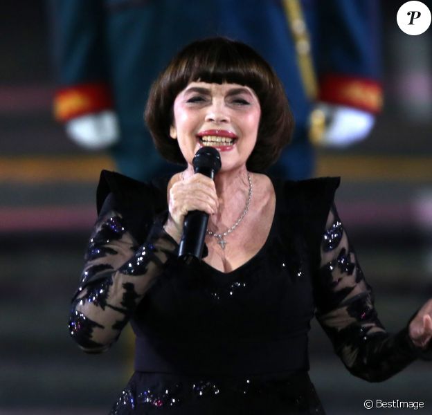 Mireille Mathieu et la mort de sa mère : "J'ai même douté de ma foi ...