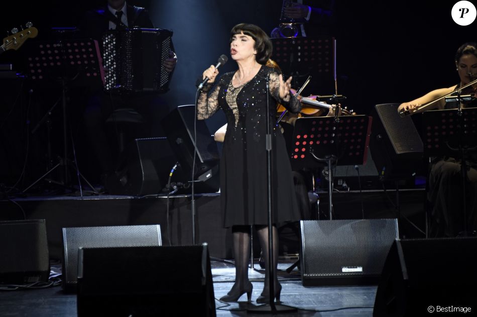 Mireille Mathieu en concert au Deutschen Theatre à Munich. Le 30 avril ...