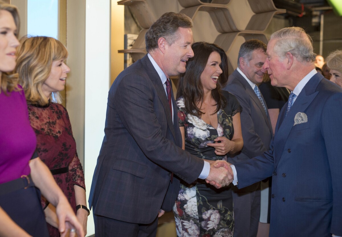 Photo : Piers Morgan salué par le prince Charles lors des 90 ans de la ...