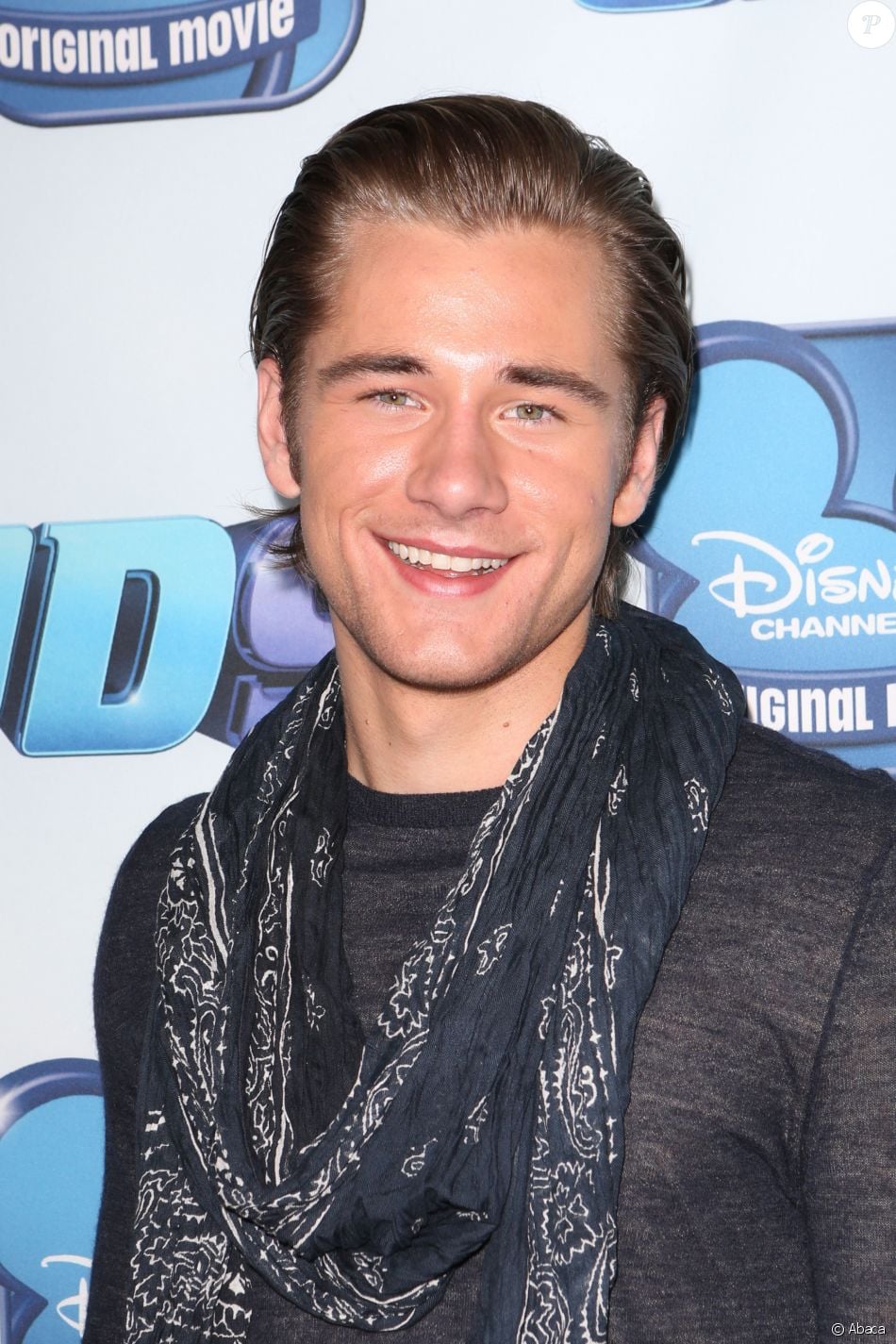 Luke Benward à Burbank, Los Angeles, le 18 décembre 2013. - Purepeople