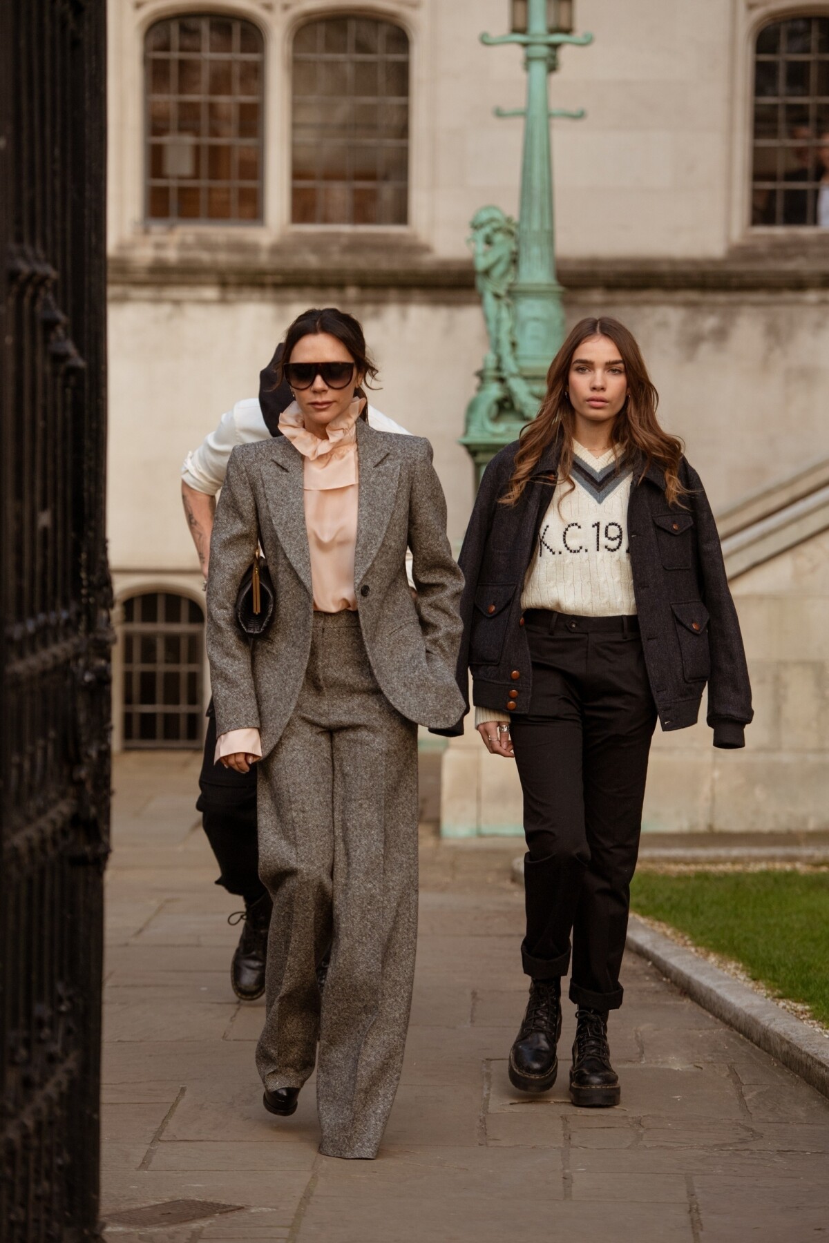 Photo : Victoria Beckham, Hana Cross au défilé Kent & Curwen à Londres ...