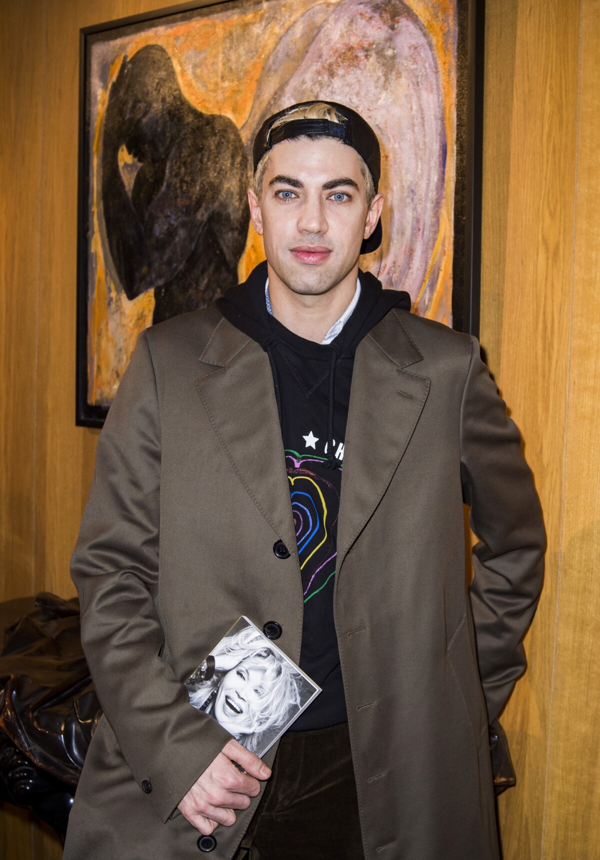 Photo : Julien Landais lors du vernissage d'Amanda Lear à la Galerie du ...