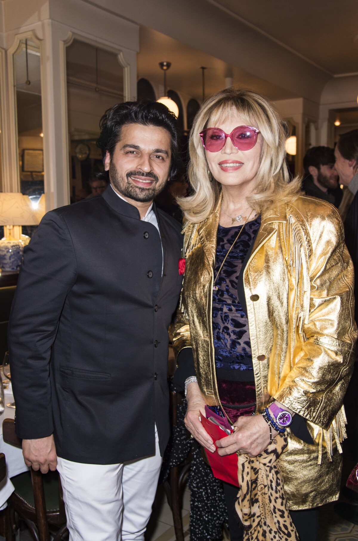Photo : Amanda Lear et Darshan Dave lors du vernissage d'Amanda Lear à ...