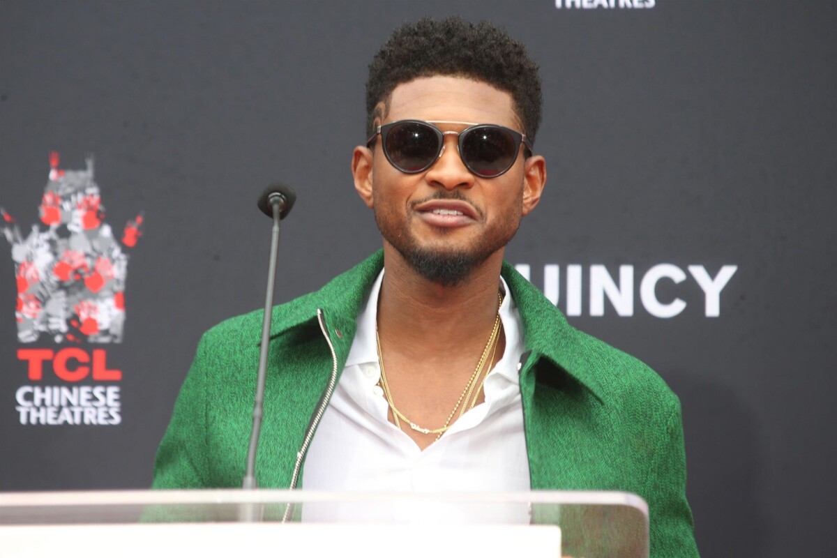 Photo : Usher - Quincy Jones laisse ses empreintes sur le ciment lors d ...
