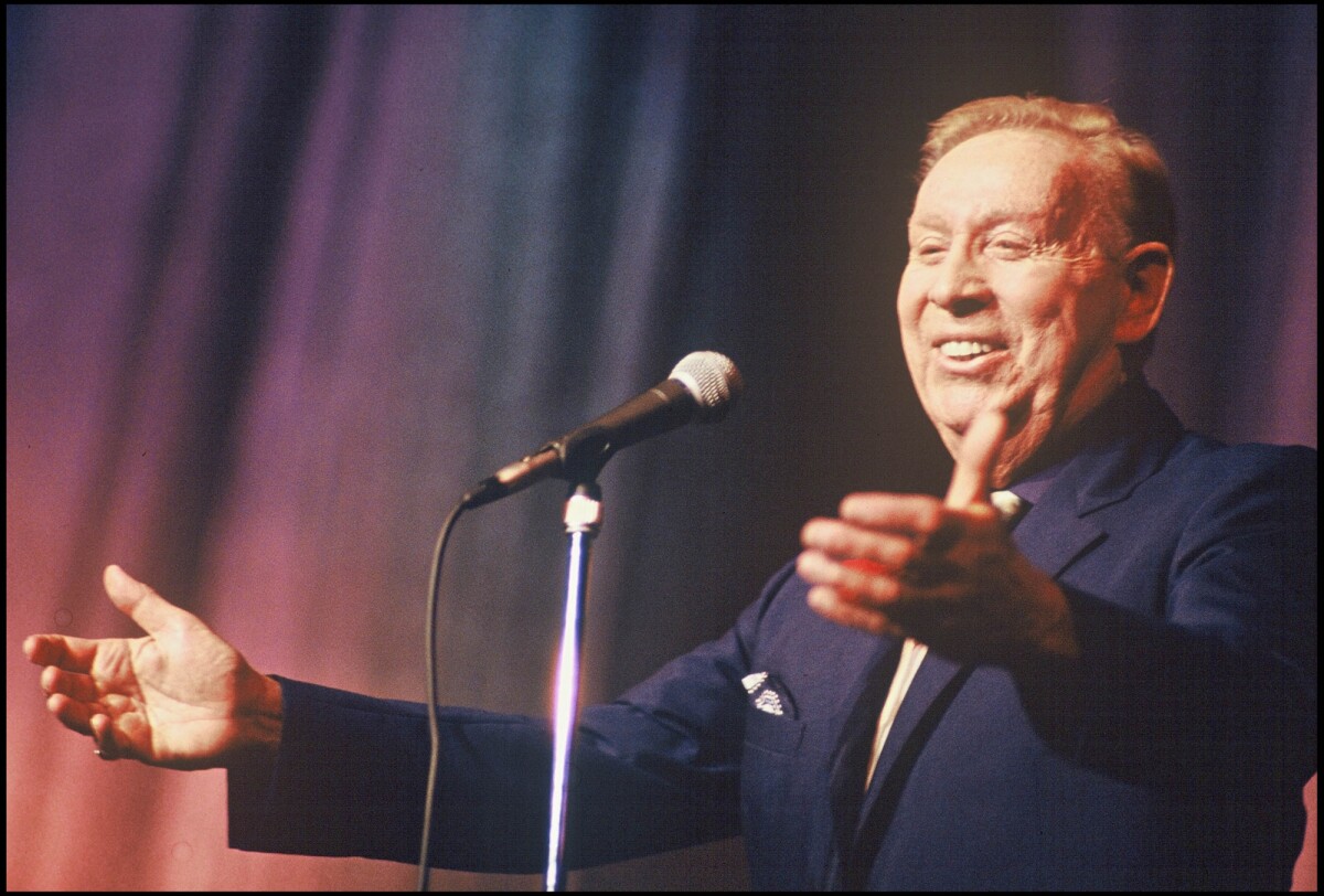 Photo : Charles Trénet sur scène le 26 septembre 1987. - Purepeople