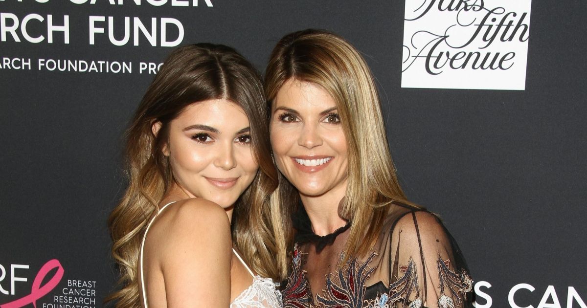 Olivia Jade Giannulli et sa mère Lori Loughlin à la soirée capitative ...