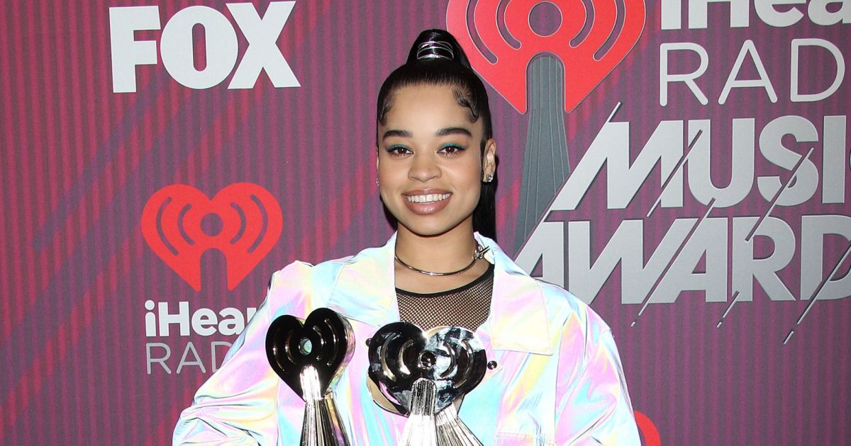 Ella Mai dans la press room des 2019 iHeart Music Awards au Microsoft ...