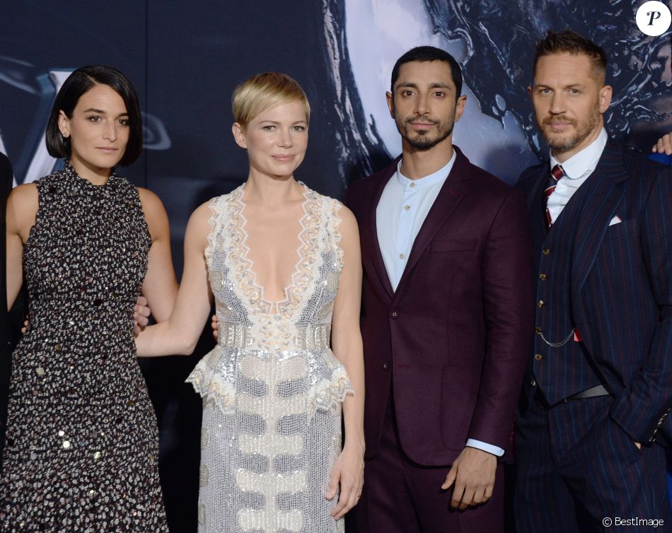 Jenny Slate, Michelle Williams, Riz Ahmed, Tom Hardy à la première de Venom au théâtre Regency ...