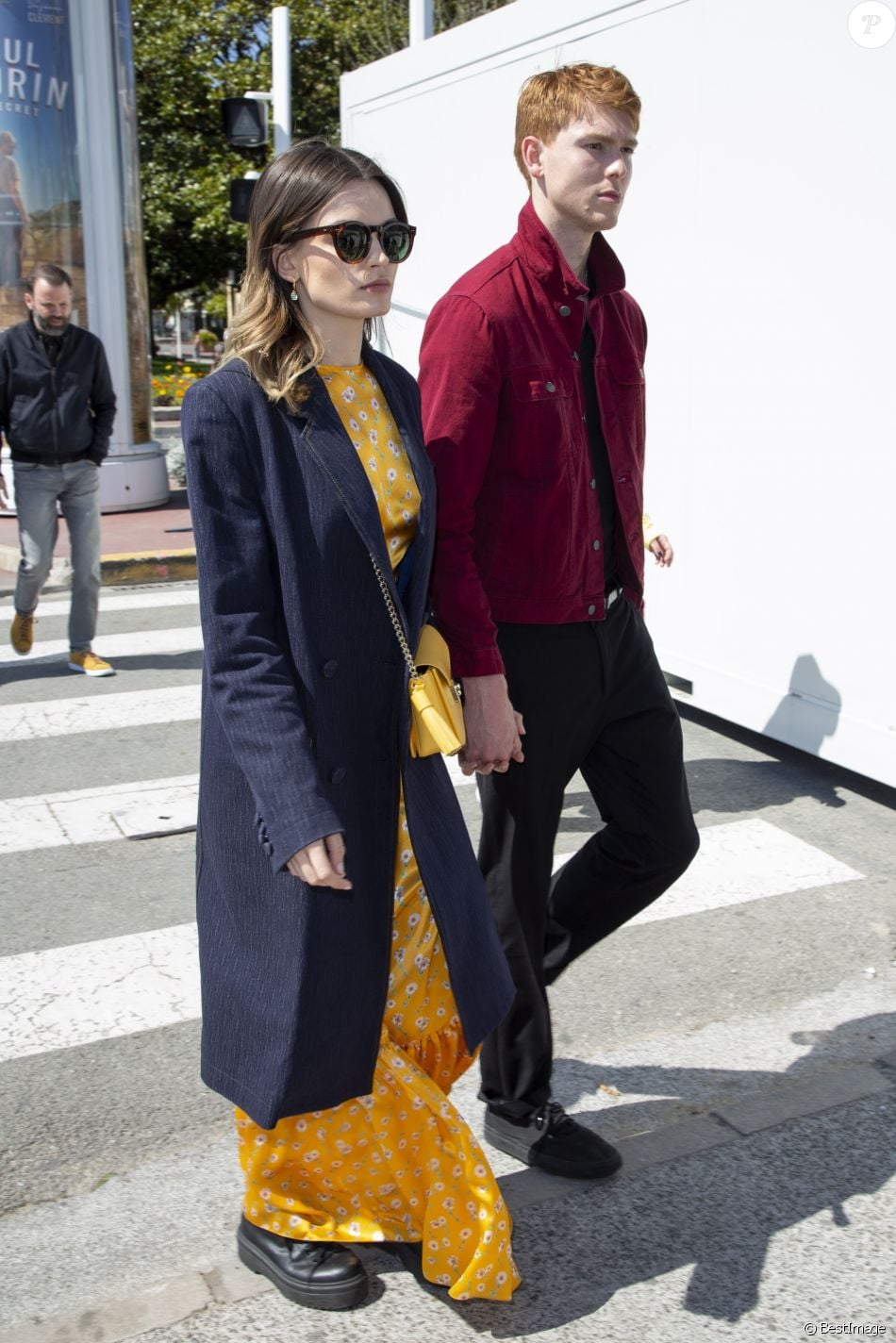 Emma Mackey et son compagnon Dan Whitlam se baladent en amoureux en ...