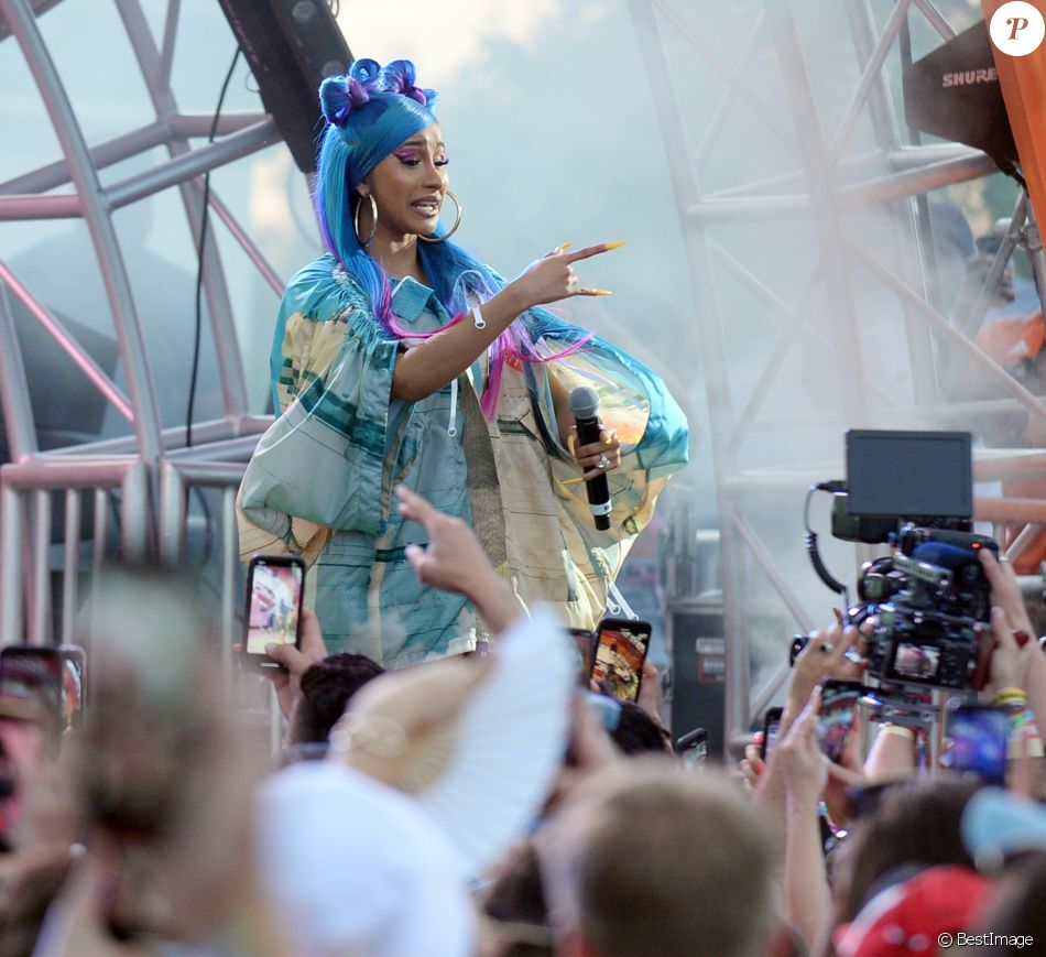 Cardi B à la soirée Revolve au 2ème jour du Festival de Coachella 2019 ...