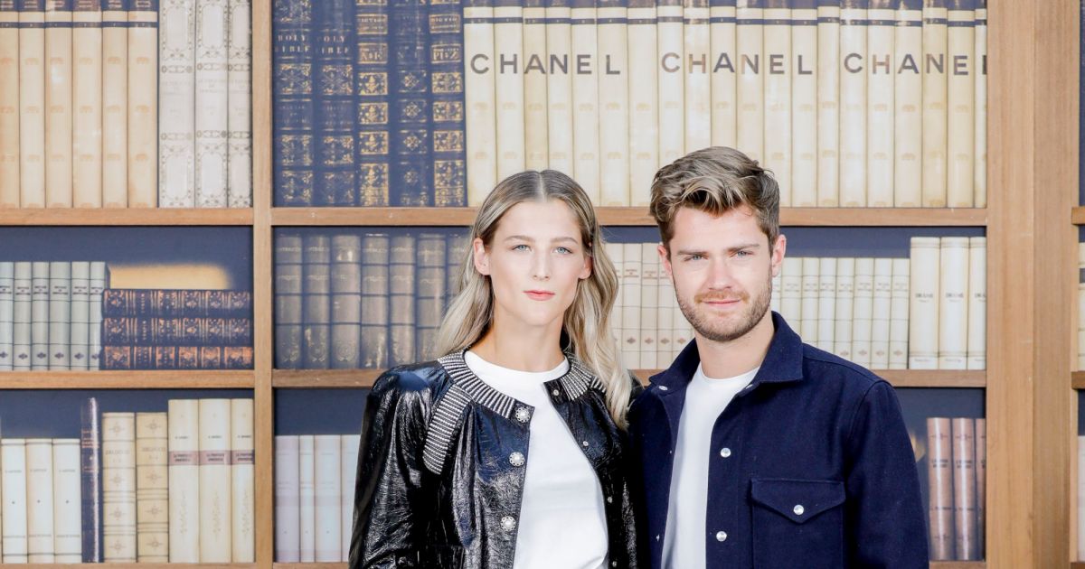 Nora Monsecour et Lukas Dhont assistent au 2ème défilé de mode Haute ...