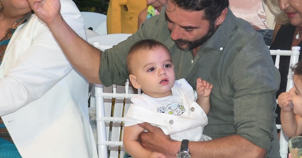 José Baston et son fils Santiago lors du défilé organisé par la ...