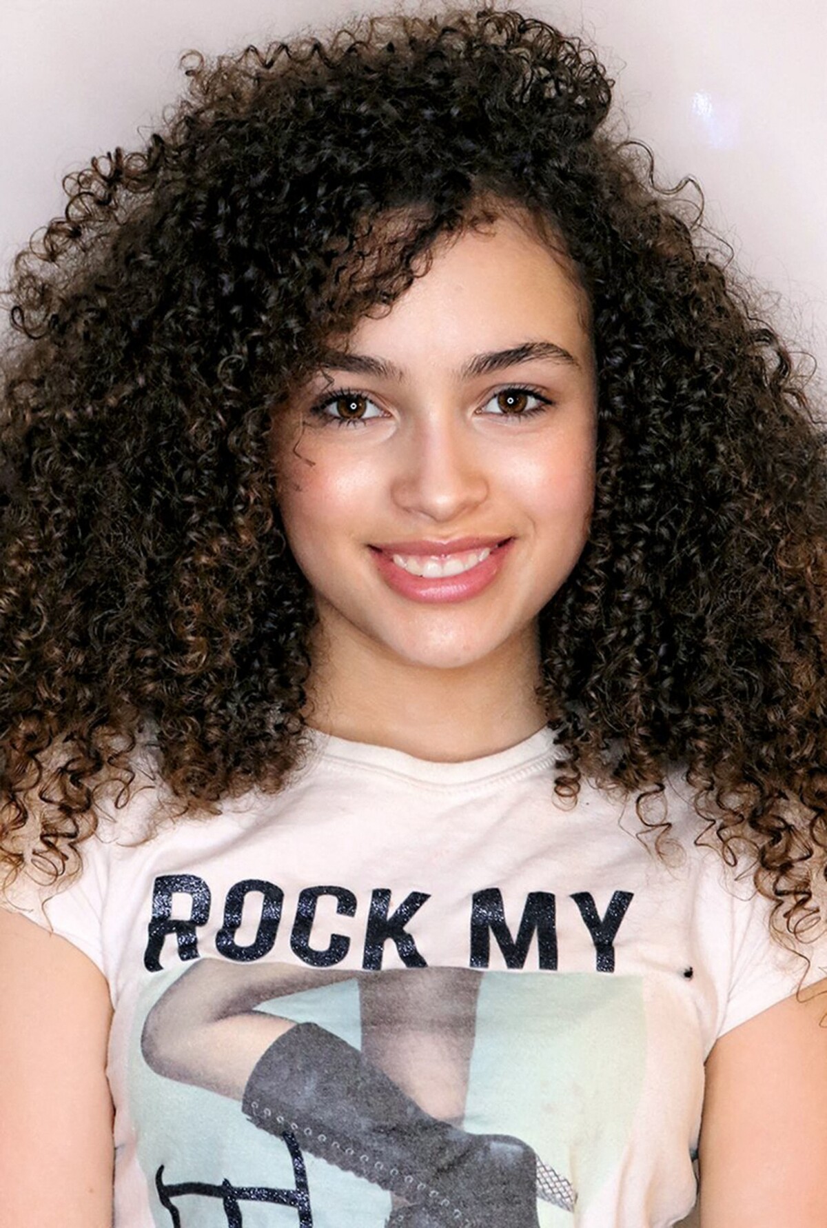 Photo : Mya-Lecia Naylor, jeune actrice anglaise de 16 ans apparue ...