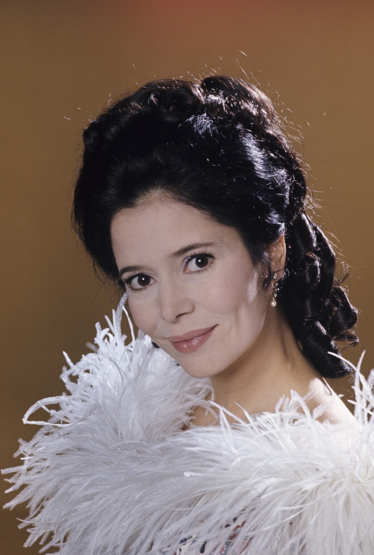 Photo : Marie-José Nat, portrait en studio, novembre 1972 © Alain Canu ...