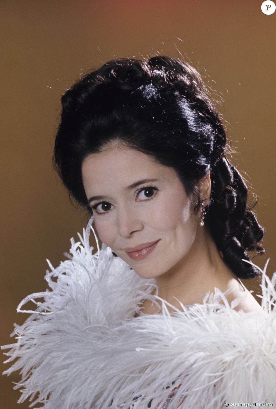 Marie-José Nat, portrait en studio, novembre 1972 © Alain Canu via ...