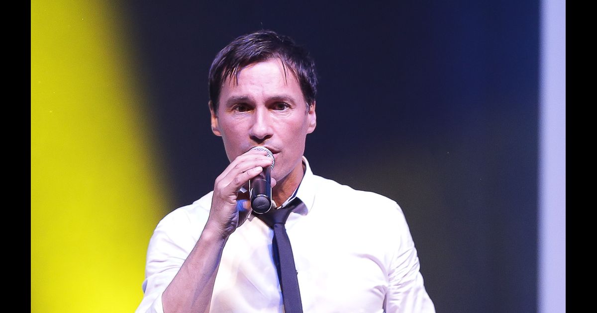Nathan Moore - Concert des Worlds Apart sur la scene de Gayant expo a ...