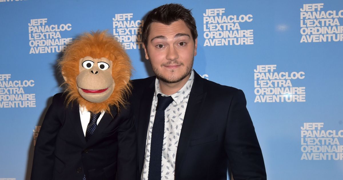 Jeff Panacloc et sa marionette Jean-Marc - Avant-première du film Jeff Panacloc L'Extraordinaire ...