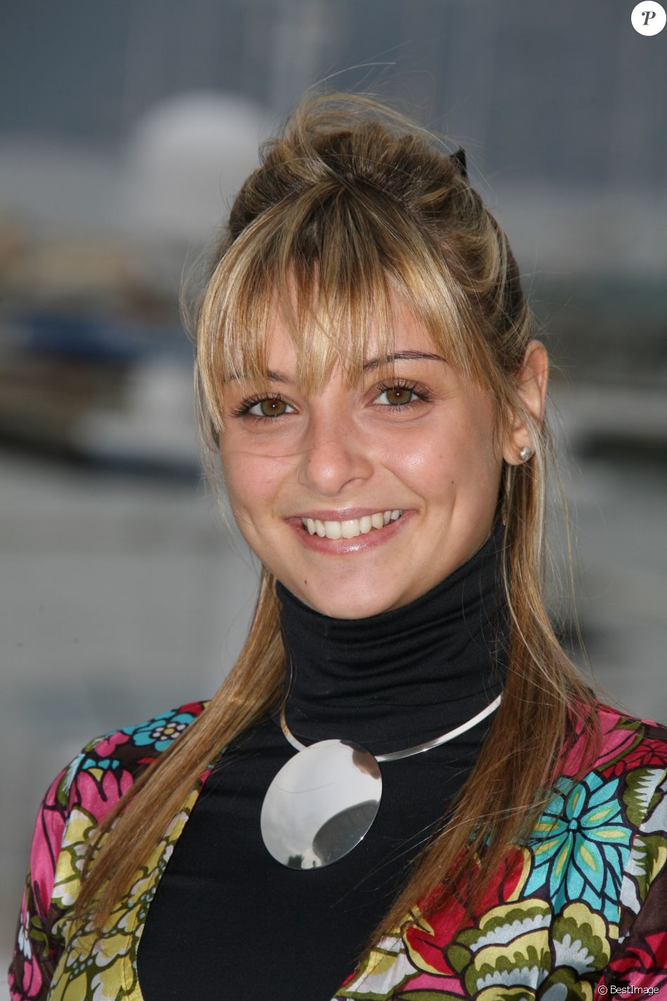 Archives - Priscilla Betti à Cannes le 8 avril 2008. - Purepeople