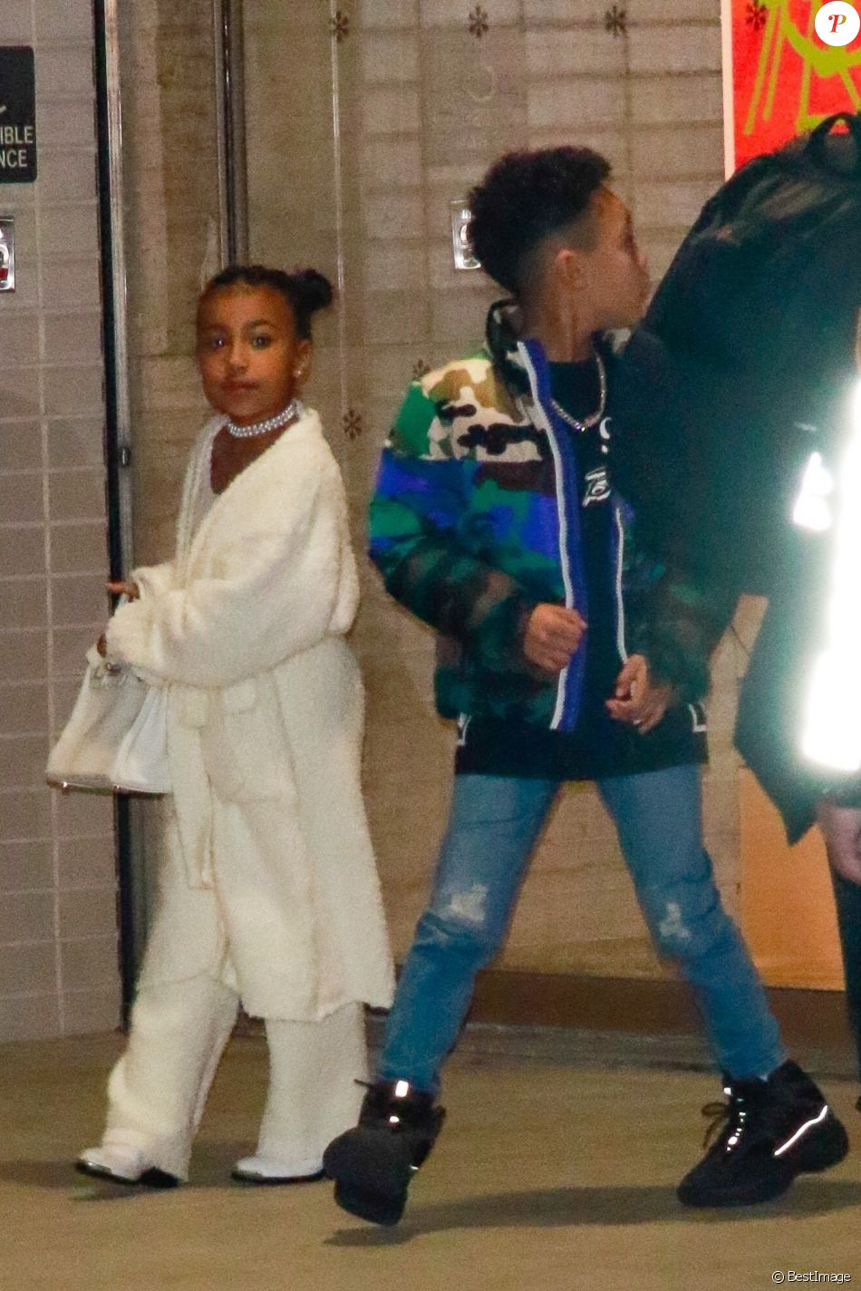 North West et Caiden Mills à la sortie du Lincoln Center à New York, le ...