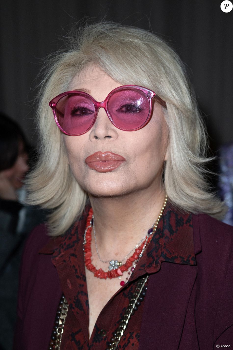 Amanda Lear assiste au défilé Antonio Grimaldi, collection Haute ...