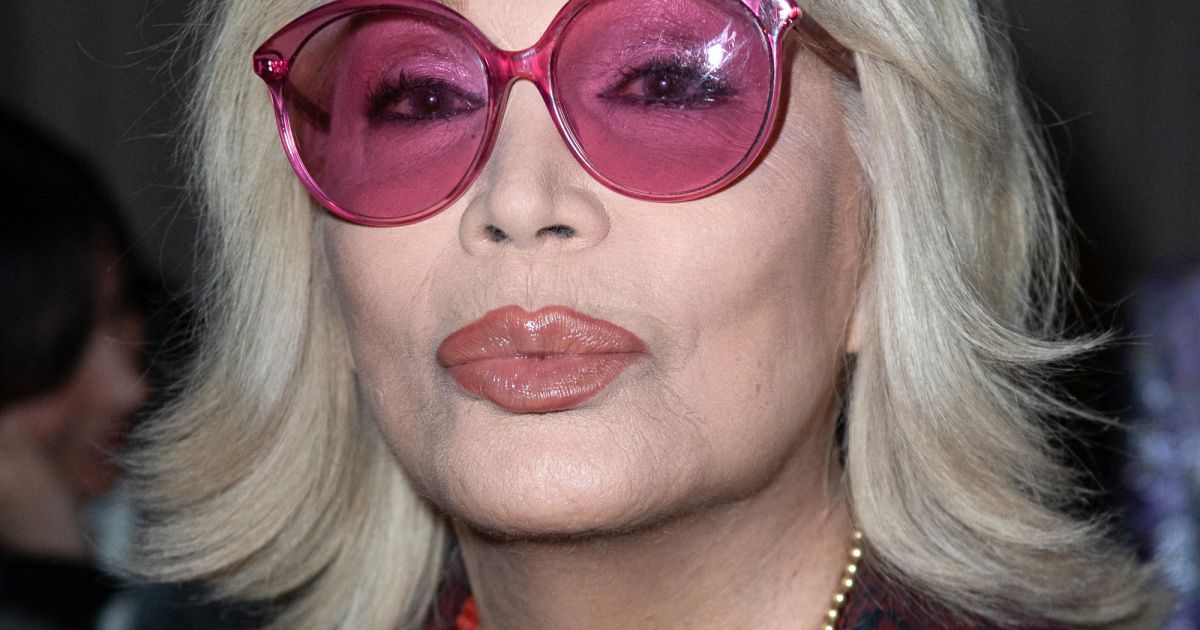 Amanda Lear assiste au défilé Antonio Grimaldi, collection Haute ...