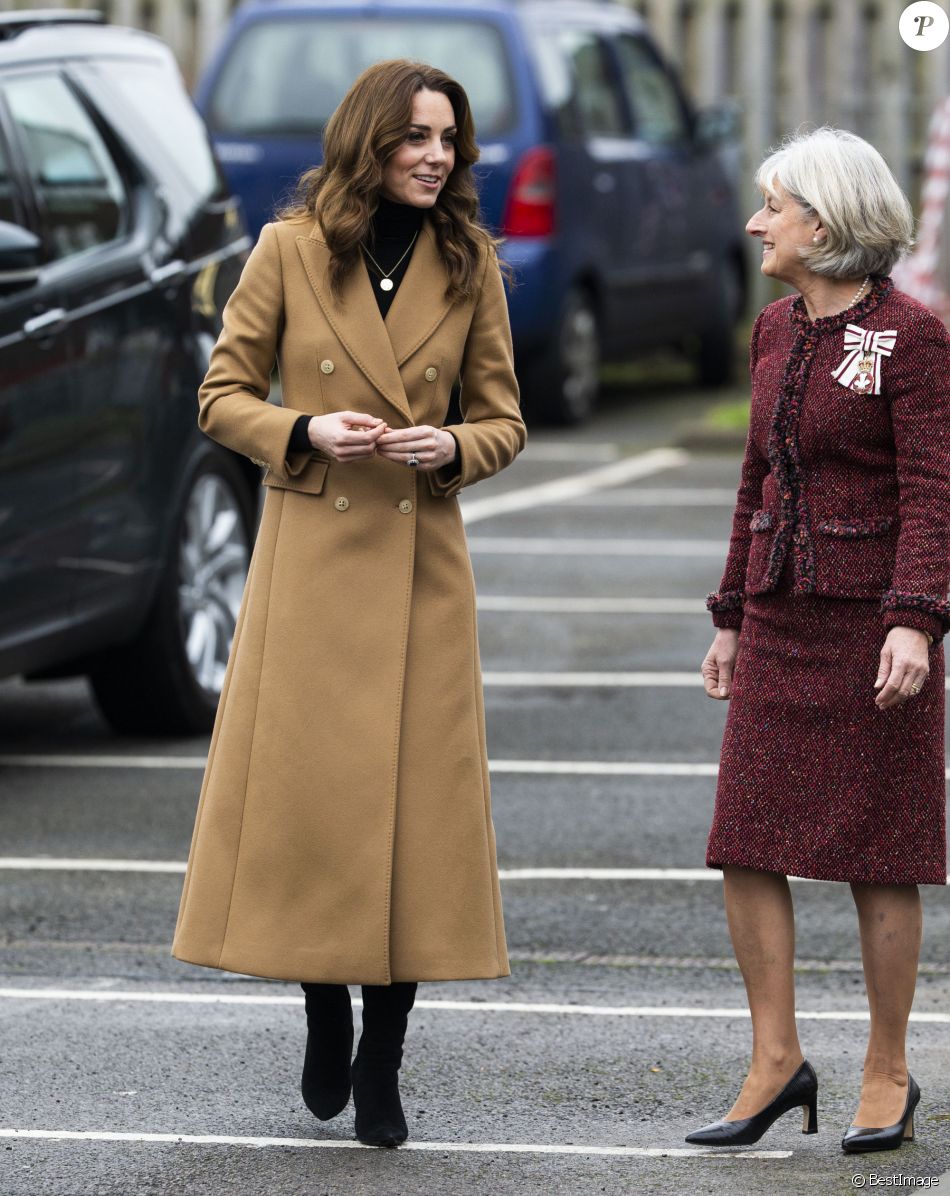 Kate Middleton, duchesse de Cambridge, arrive à l'école Ely & Caerau ...