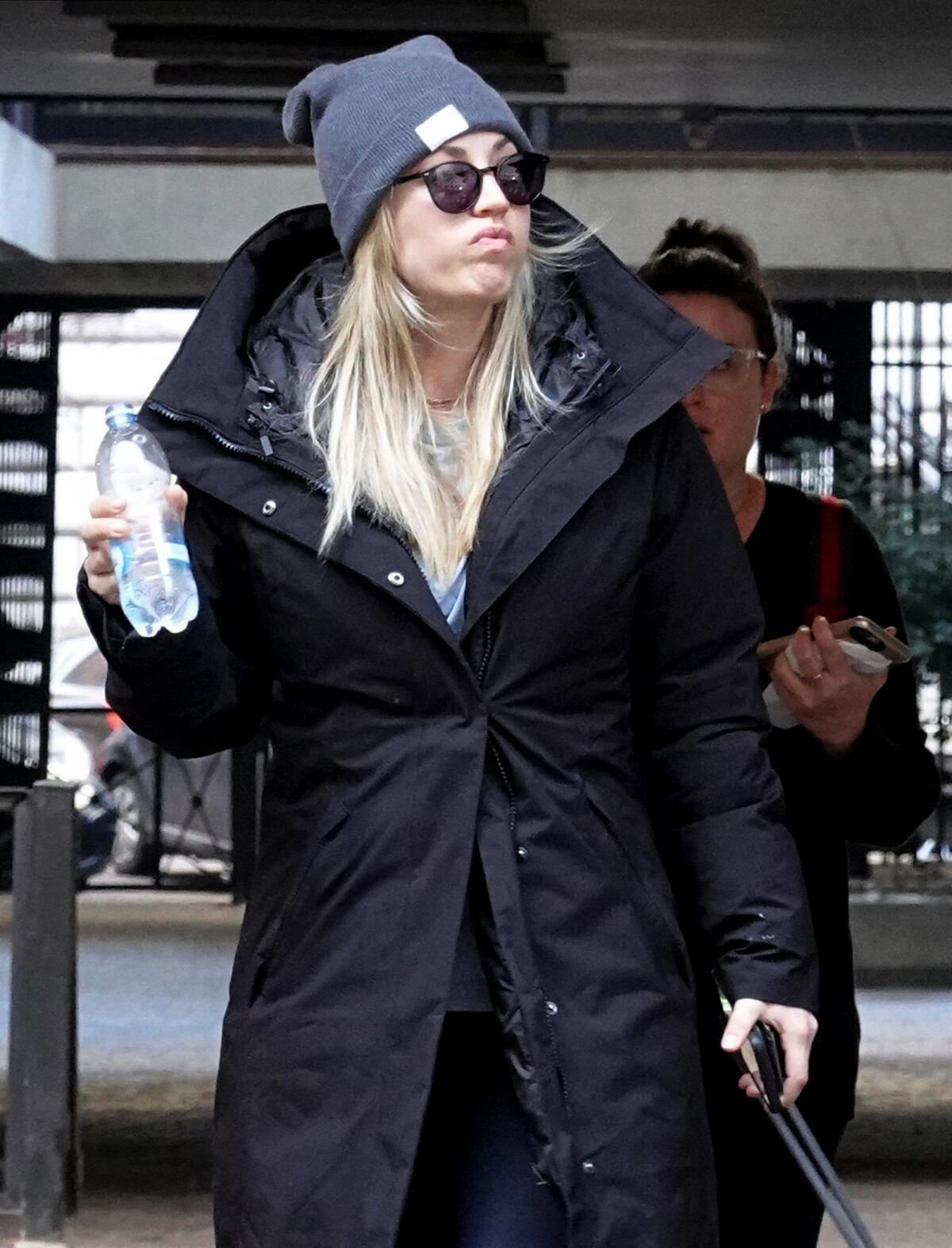 Photo : Exclusif - No Web - Kaley Cuoco ("The Big Bang Theory") déguste ...