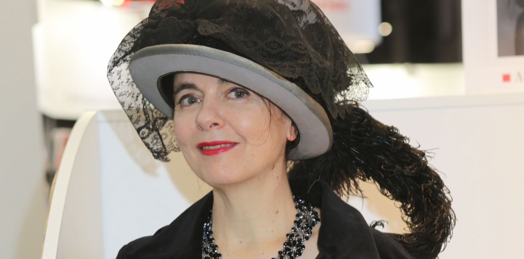 Amélie Nothomb : Son père mort du coronavirus ? Une autre version ...