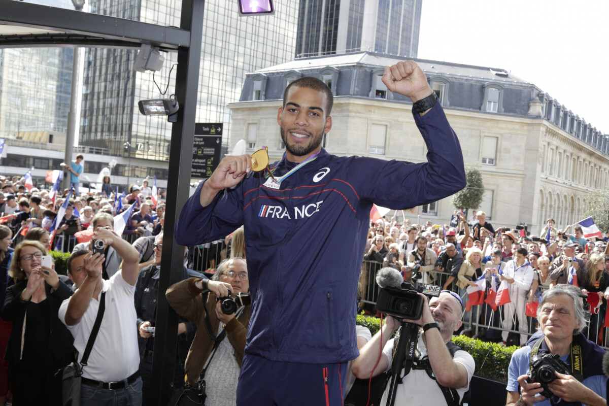 Photo : Benjamin Compaoré arrive à Gare de Lyon après les championnats ...